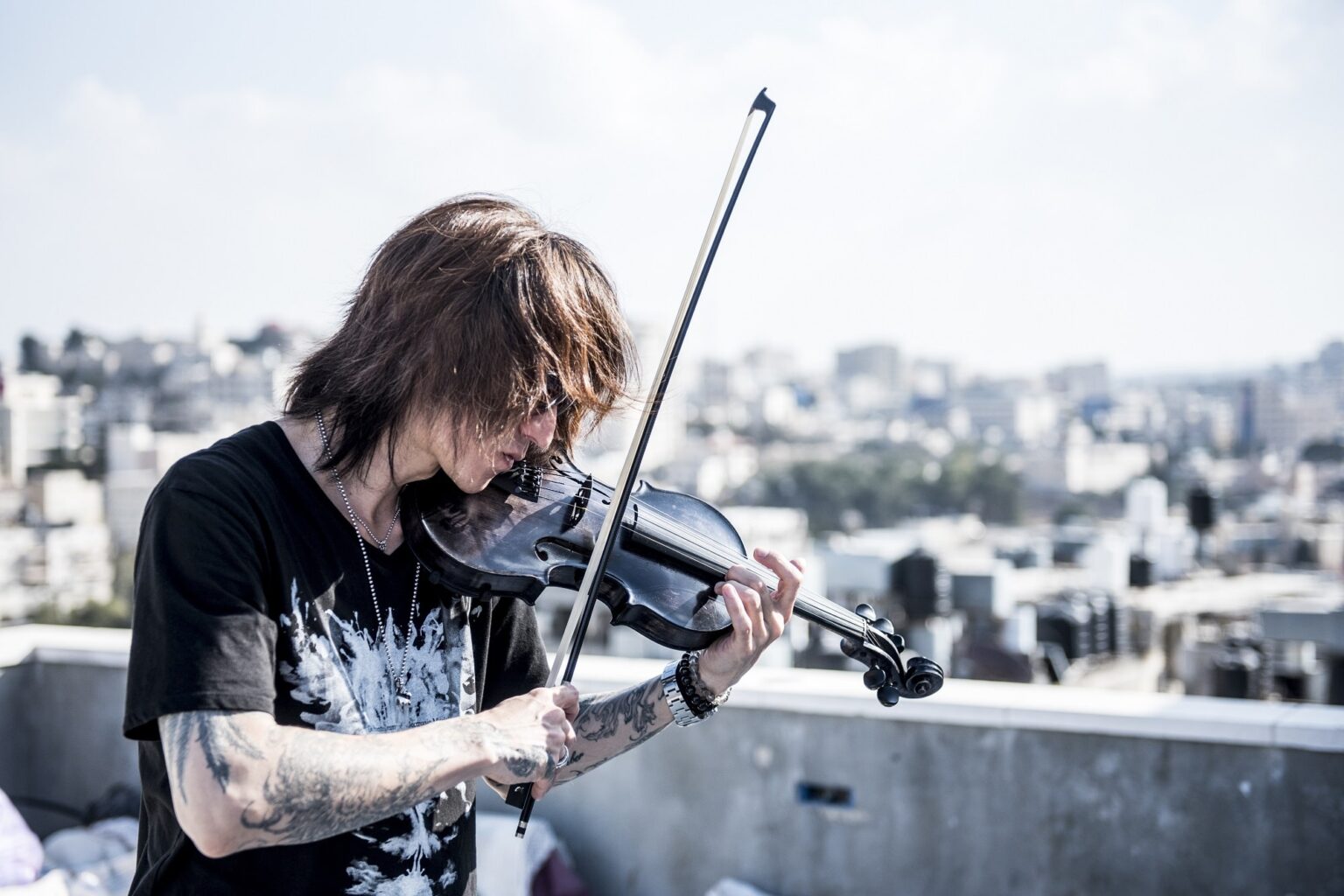 SUGIZOはラーメン好き！食べてるのになぜスマート？体形維持の秘訣は - オンラインニュース